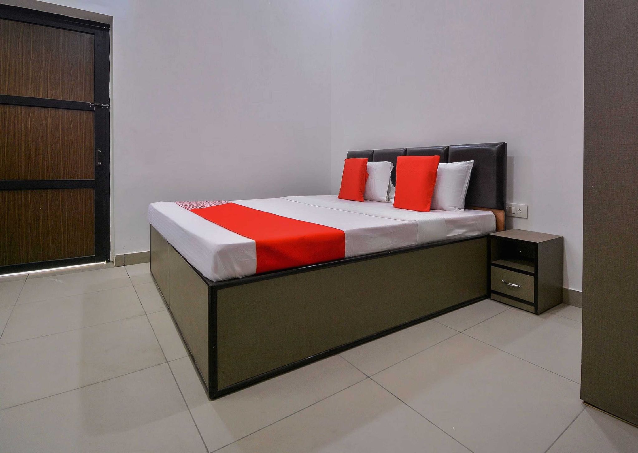 Hotel O Silver Arc Mall Formerly White Solitaire Ludhiana - Hotel Price, Reviews, Photos ...