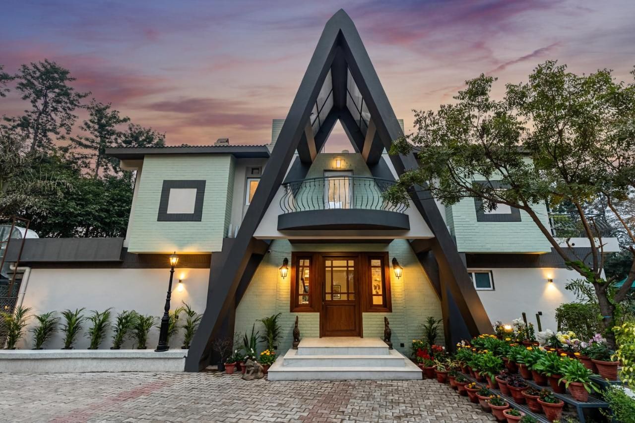 ELIVAAS Esh Luxury 5 BHK Villa with Private Pool, Manesar - Hotel Price ...