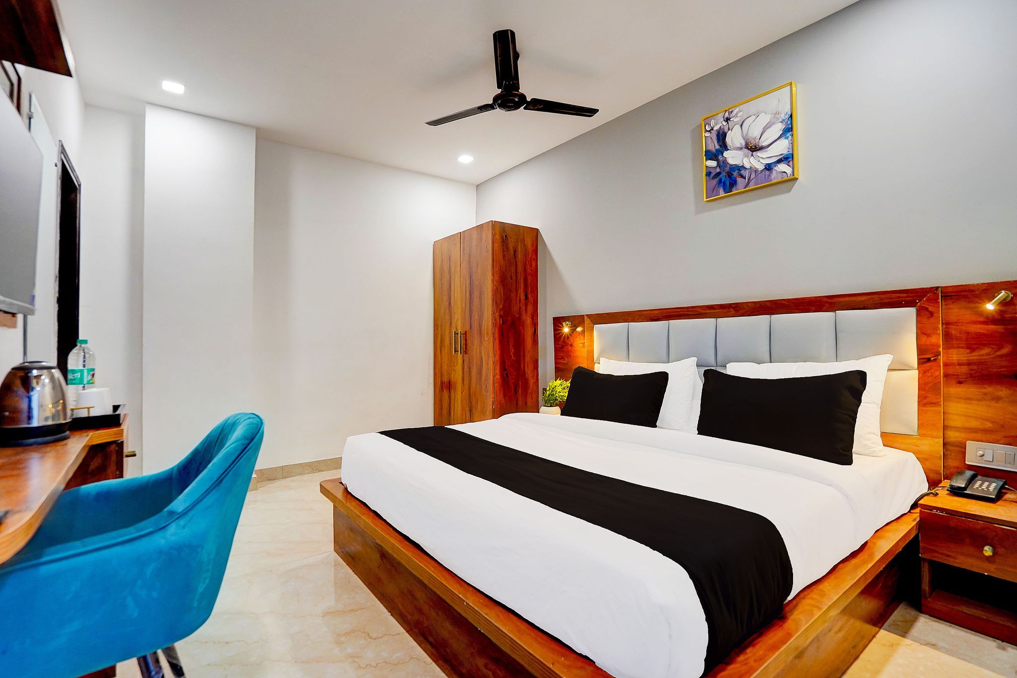 Townhouse Status By Sbg Near Anand Vihar Vaishali Metro Station Ghaziabad - Hotel Price, Reviews ...