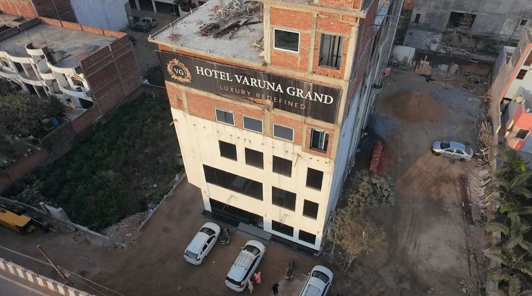 Hotel Varuna Grand Varanasi - Hotel Price, Reviews, Photos | Adanione.com