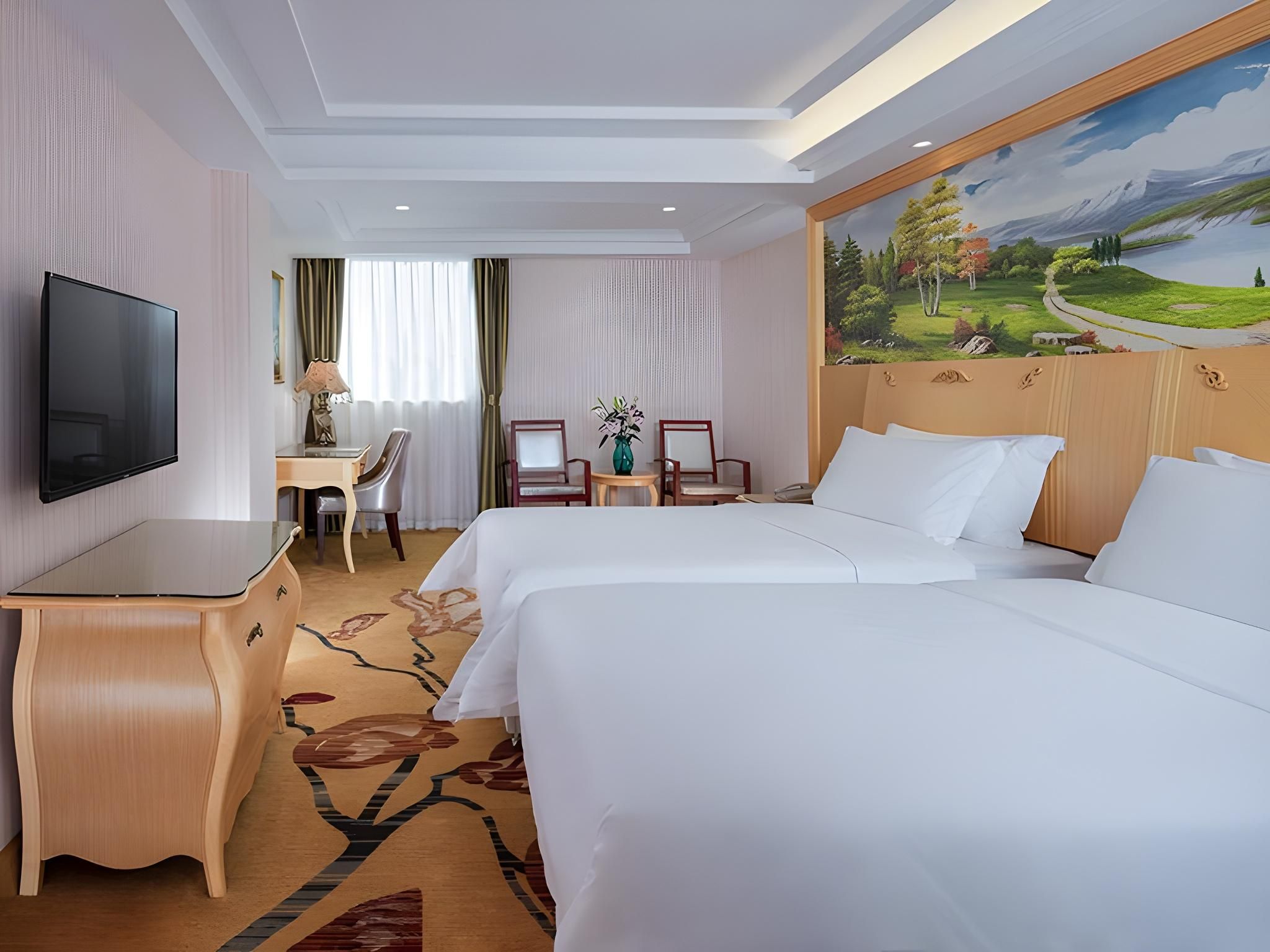 Vienna Hotel International Exhibition Center Fuyong Fenghuang Mountain ...