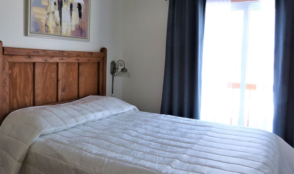 Auberge Du Lac Malcom Quebec - Hotel Price, Reviews, Photos | Adanione.com