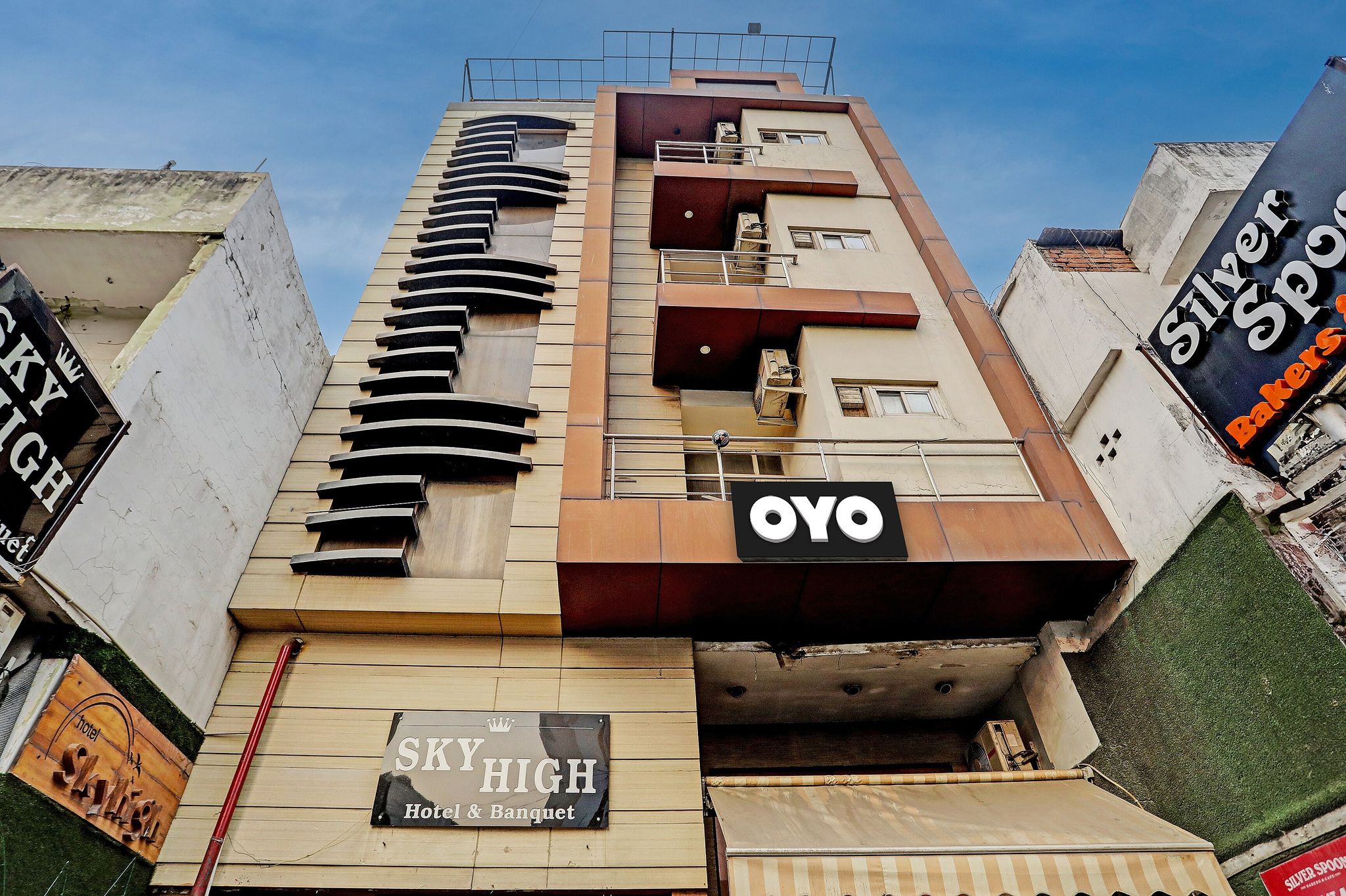 Hotel O Sky High Lucknow - Hotel Price, Reviews, Photos | Adanione.com